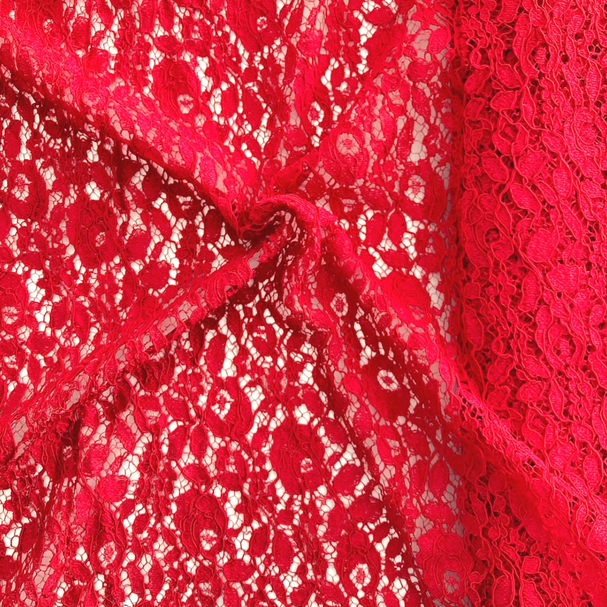 Volant Dentelle de Calais Rouge Théâtre | dentellel.com